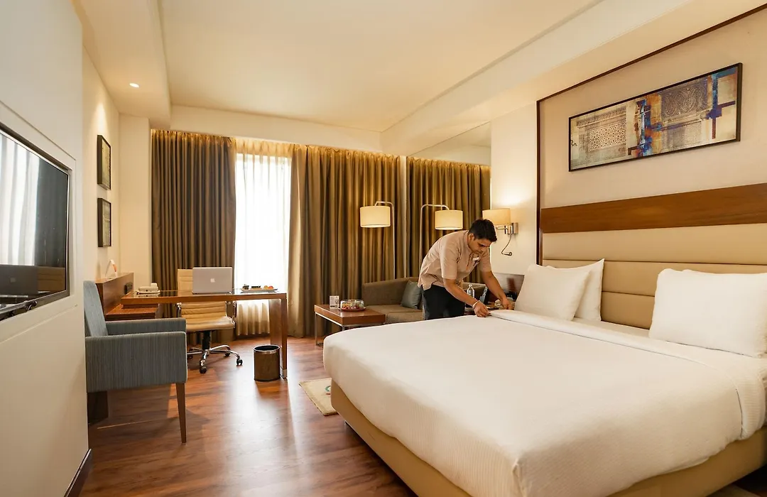 DOUBLETREE BY HILTON AGRA | FAMILY-FRIENDLY ACCOMMODATION | RAKABGANJ